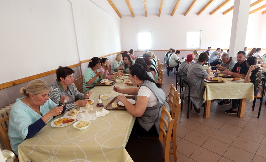 Da li se uz minimalac u Srpskoj isplaćuje topli obrok?