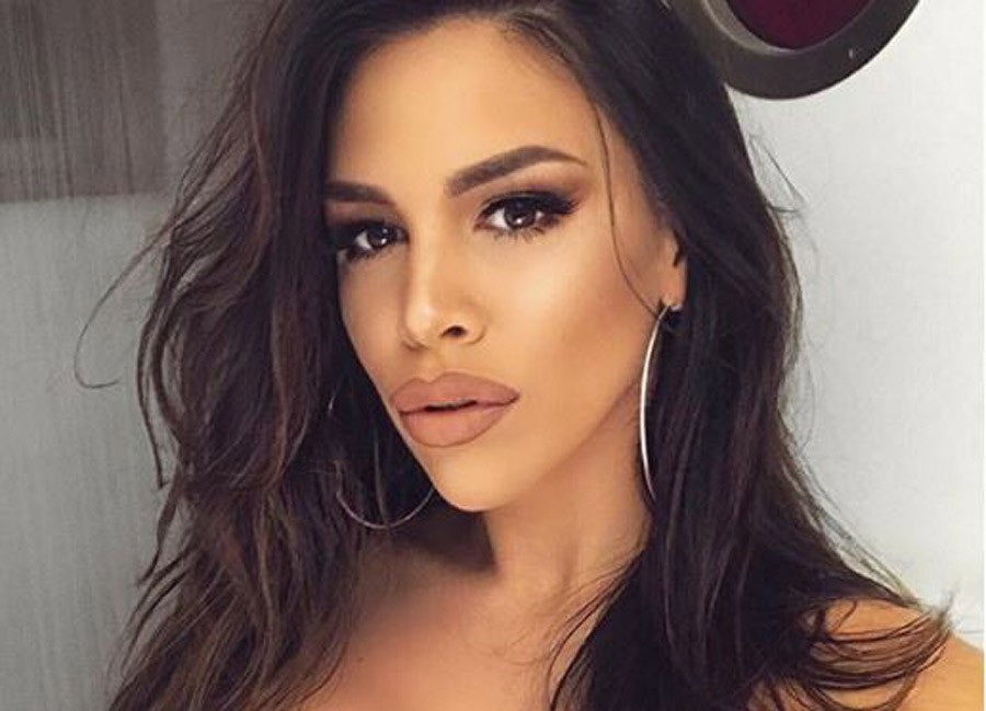 UŽIVA DA GOLICA MAŠTU Kaja Ostojić pokazala vitko tijelo, ali svima je ...