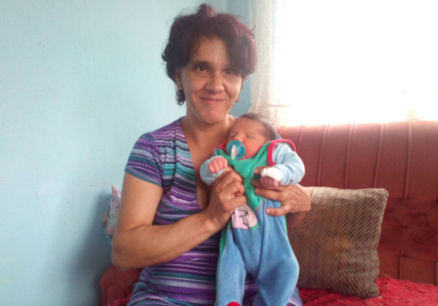 NE DA GODINAMA DA GA SPUTAVAJU Dobio sina u DEVETOJ DECENIJI sa DUPLO ...