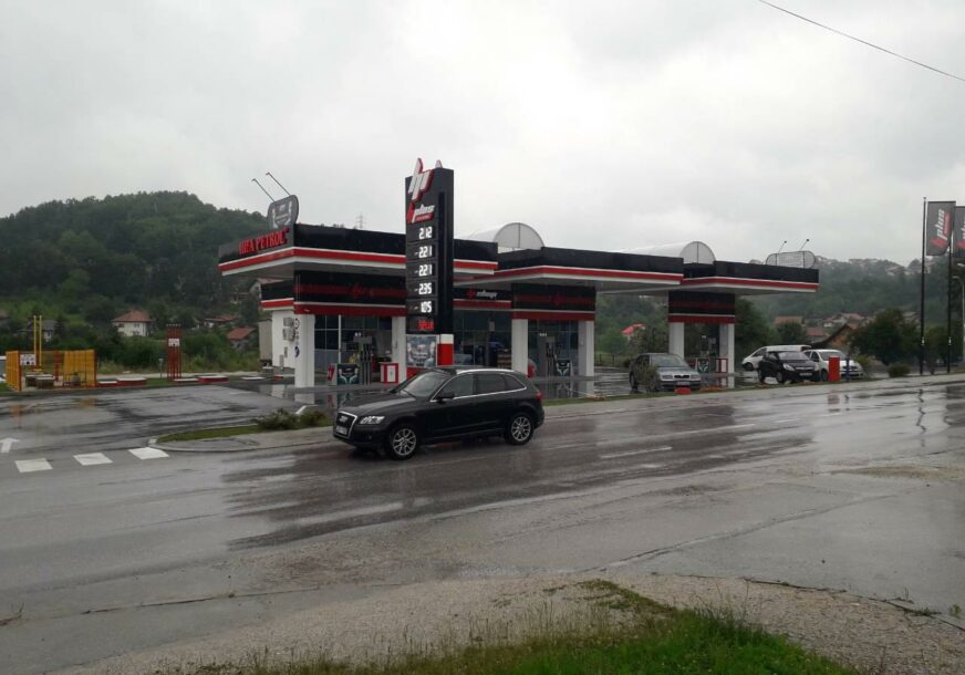 POTJERA U ISTOČNOM SARAJEVU Tri maskirana i naoružana razbojnika ...