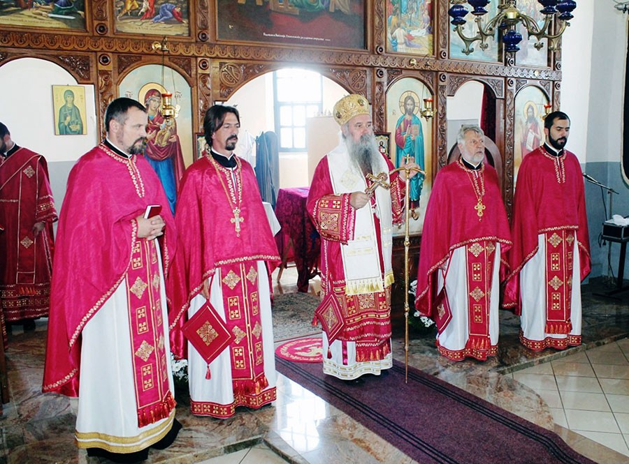 “NAŠ NAROD JE MUČENIČKI” Episkop Fotije služio liturgiju u Velikoj ...