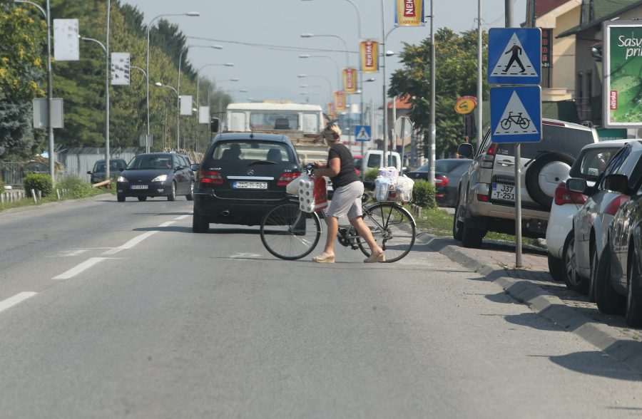 Biciklisti traže strože kontrole u Lazarevu: Džaba staze kad se po ...