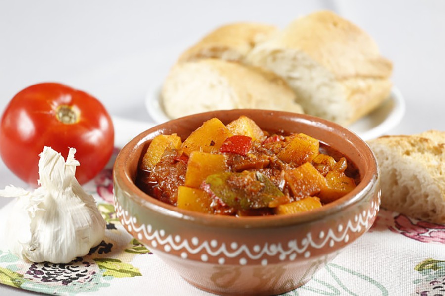 ČAROBNJAK U KUHINJI Skrčkajte Ristanin čuveni ĆORAVI PAPRIKAŠ - Srpskainfo