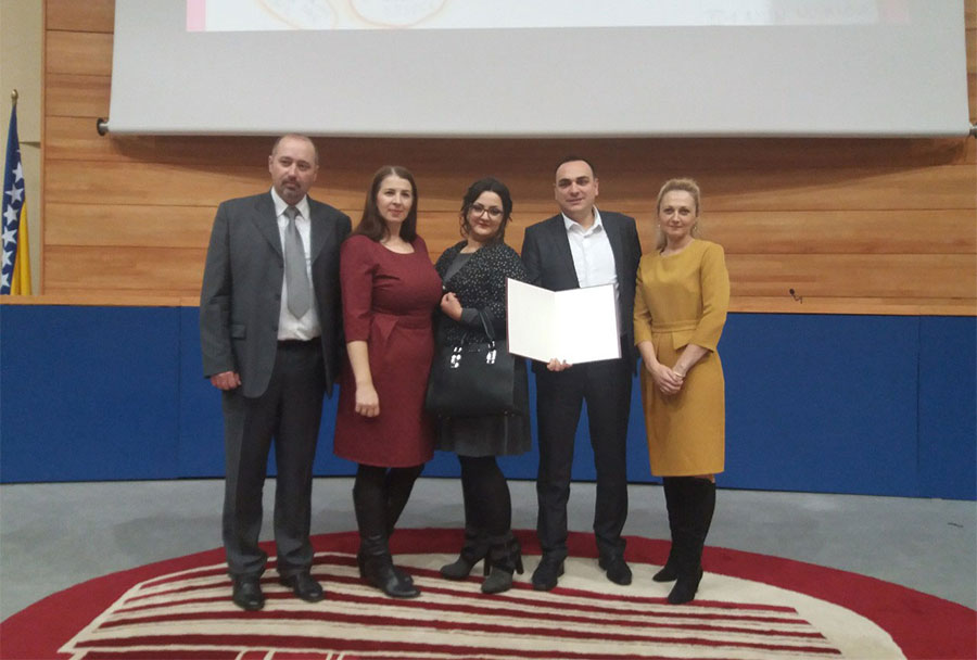 Osnovcima iz Doboja u Sarajevu uručena prva nagrada za mir i ...