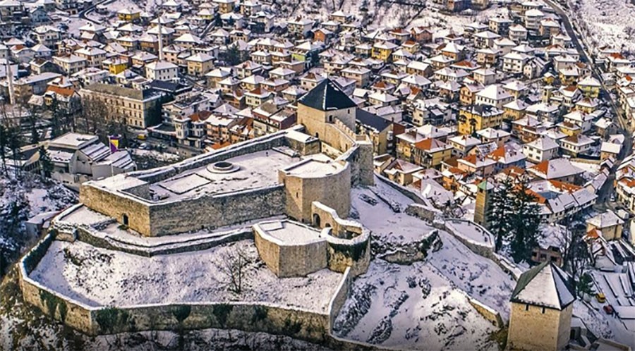 ZIMSKA IDILA Prizori Starog grada Tešnja iz vazduha (VIDEO) - Srpskainfo