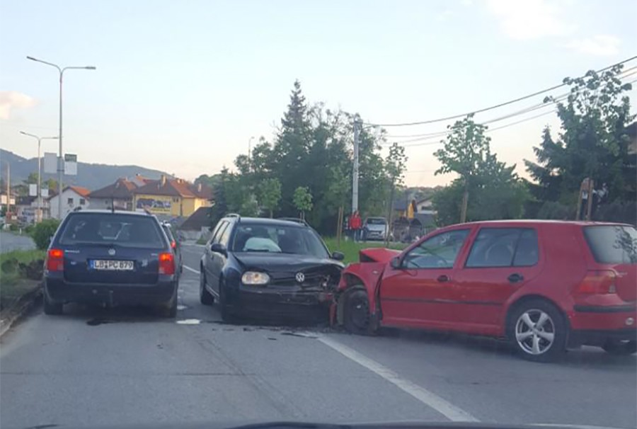 SAOBRAĆAJKA U BANJALUCI Na Zapadnom tranzitu se sudarila tri vozila - Srpskainfo