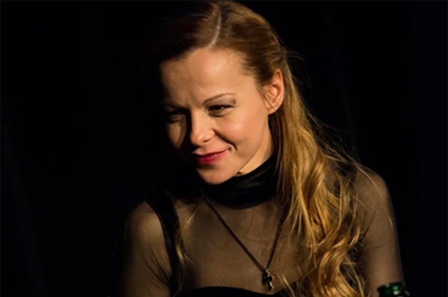 JAUCI ODJEKIVALI PROSTORIJOM Srpska glumica prilikom pada na sceni ...