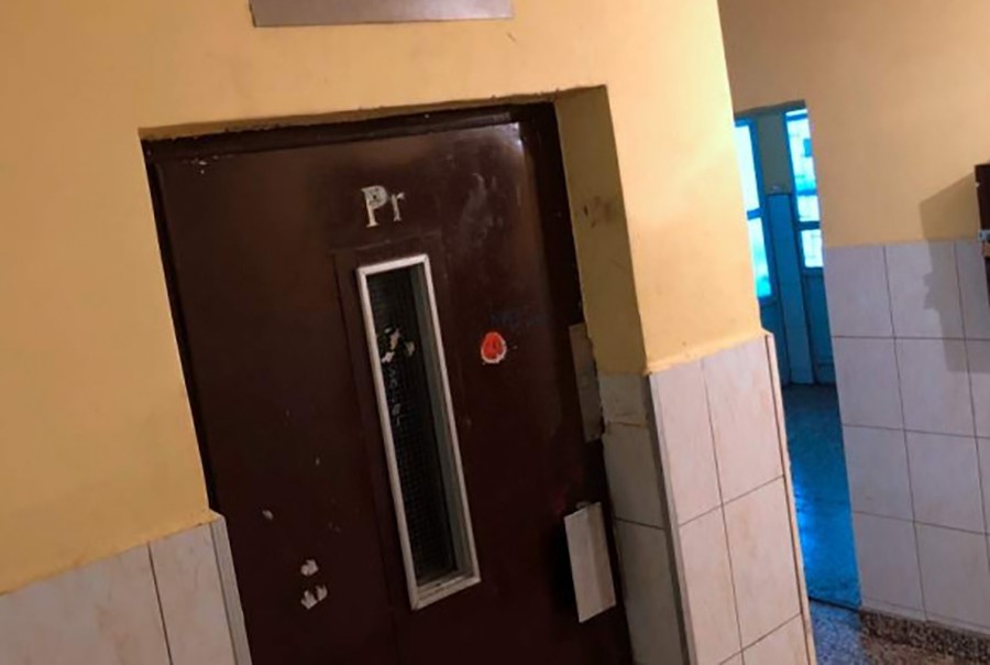 PADAO DESET METARA Čovjek propao u okno lifta - Srpskainfo