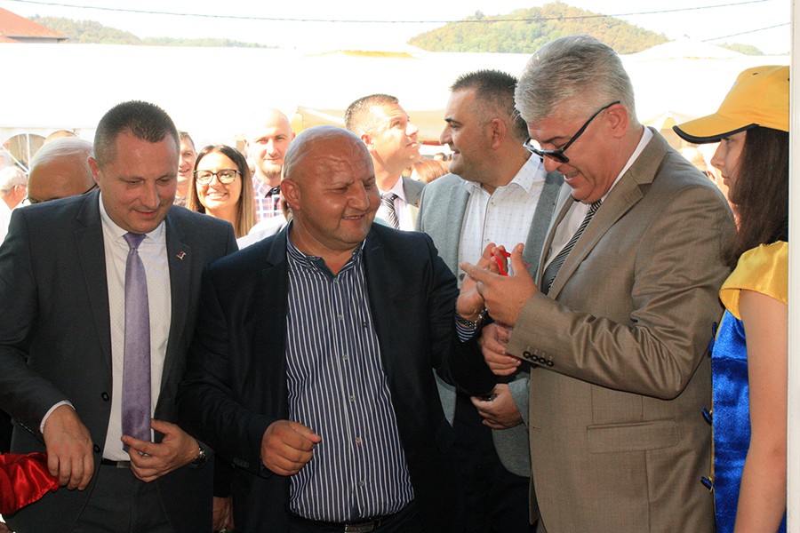 U Modriči otvoren Sajam privrede (FOTO) - Srpskainfo U Modriči otvoren Sajam privrede (FOTO) - Srpskainfo