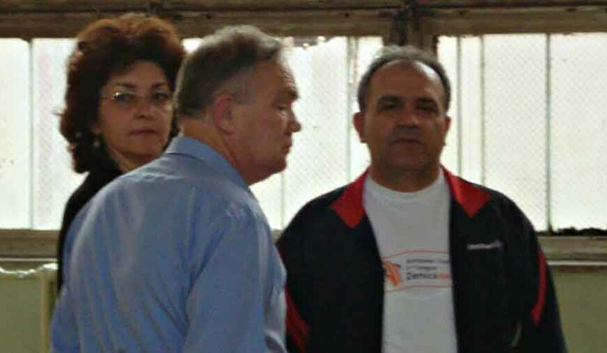 DIREKTOR POPIO LEKSILIJUM Nastavnik koji je osumnjičen za pedofiliju ...