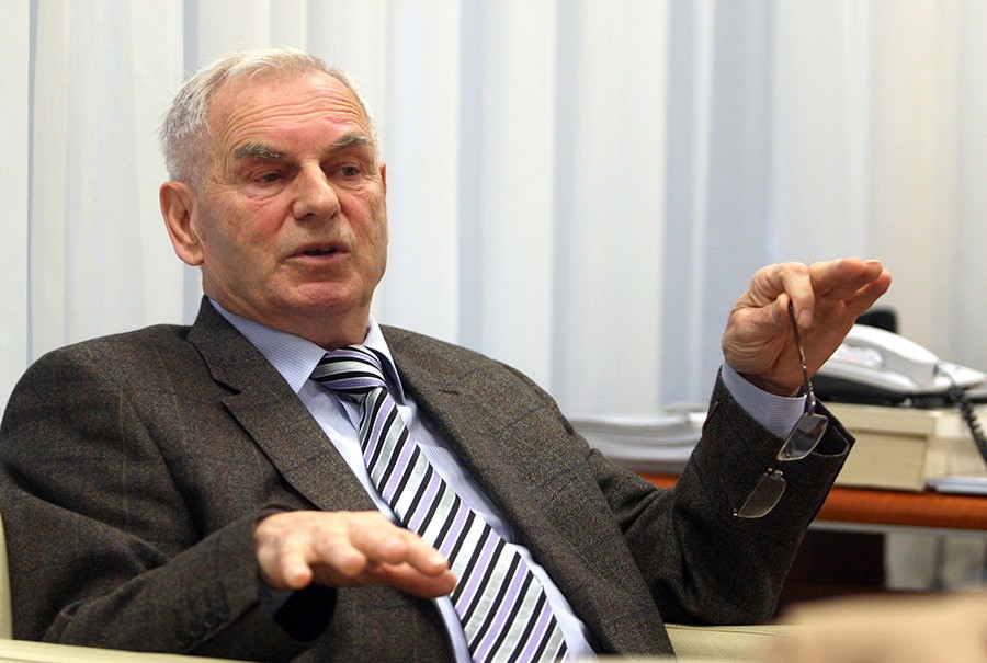 OSTVARIO ZNAČAJNU I ZAPAŽENU ULOGU Preminuo Duško Jakšić bivši senator ...