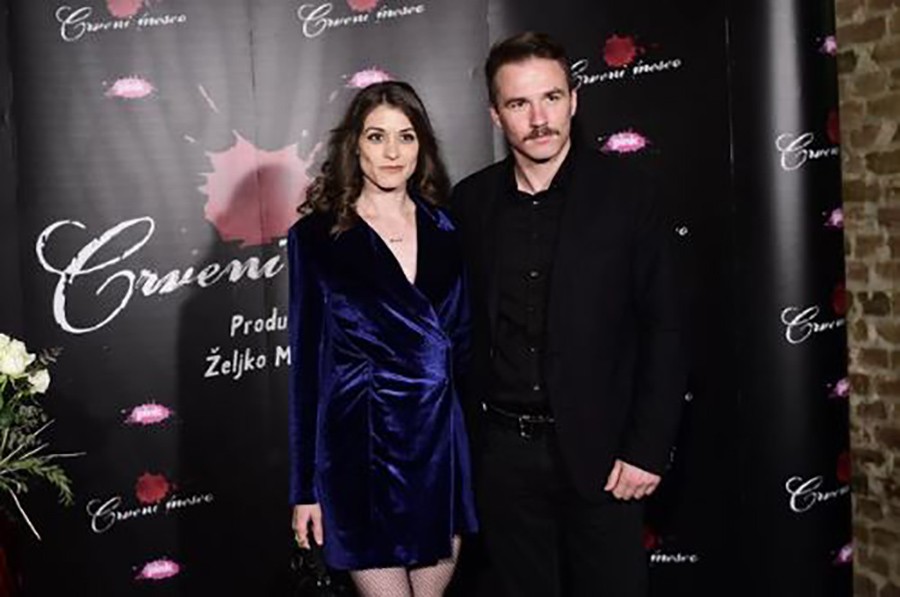 "TO NAM NE PADA NAJTEŽE" Srpski glumački par progovorio o intimnim scenama pred kamerom - Srpskainfo