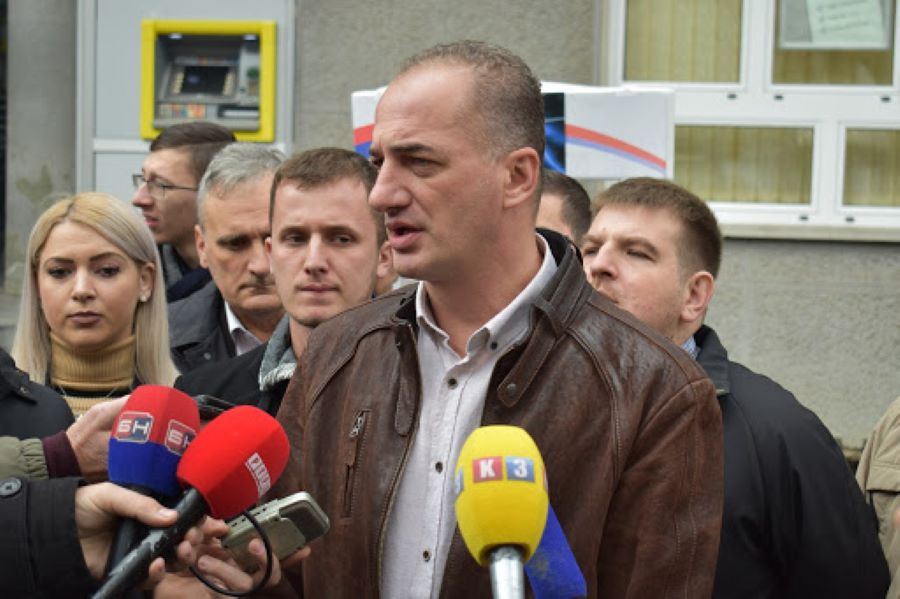 REAKCIJA SDS Banjalučani voze Golf 2, a gradonačelnikov udarni ...