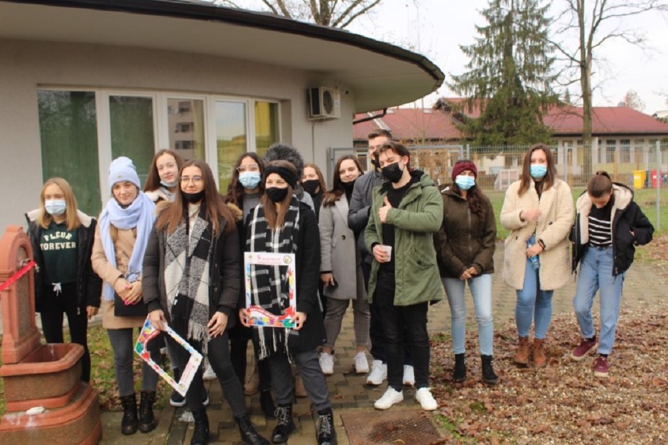 SRBAC SE PONOSI VOLONTERIMA Vrijedni omladinci uredili gradski park ...