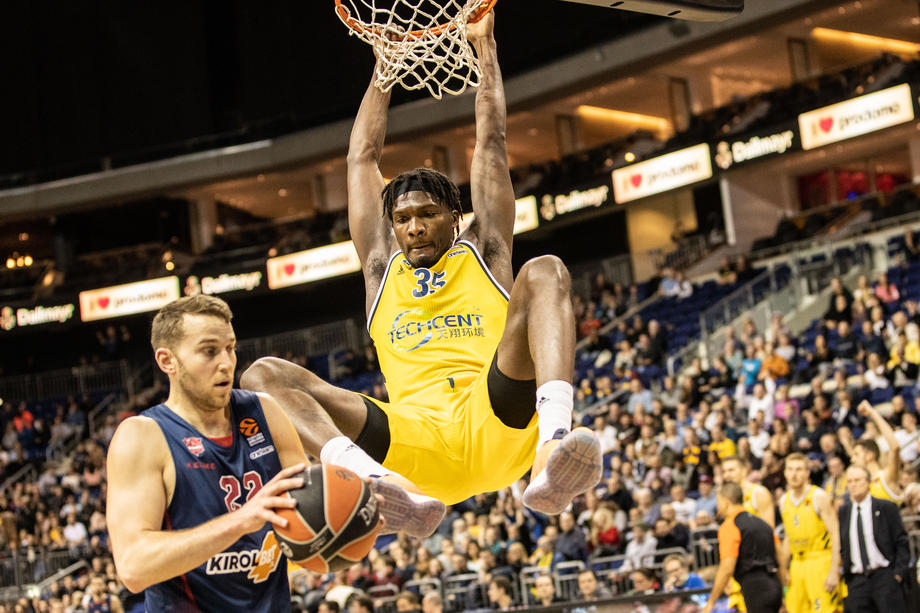 PROMJENE U ZVEZDI Loši rezultati upalili alarm, stižu plej i centar ...