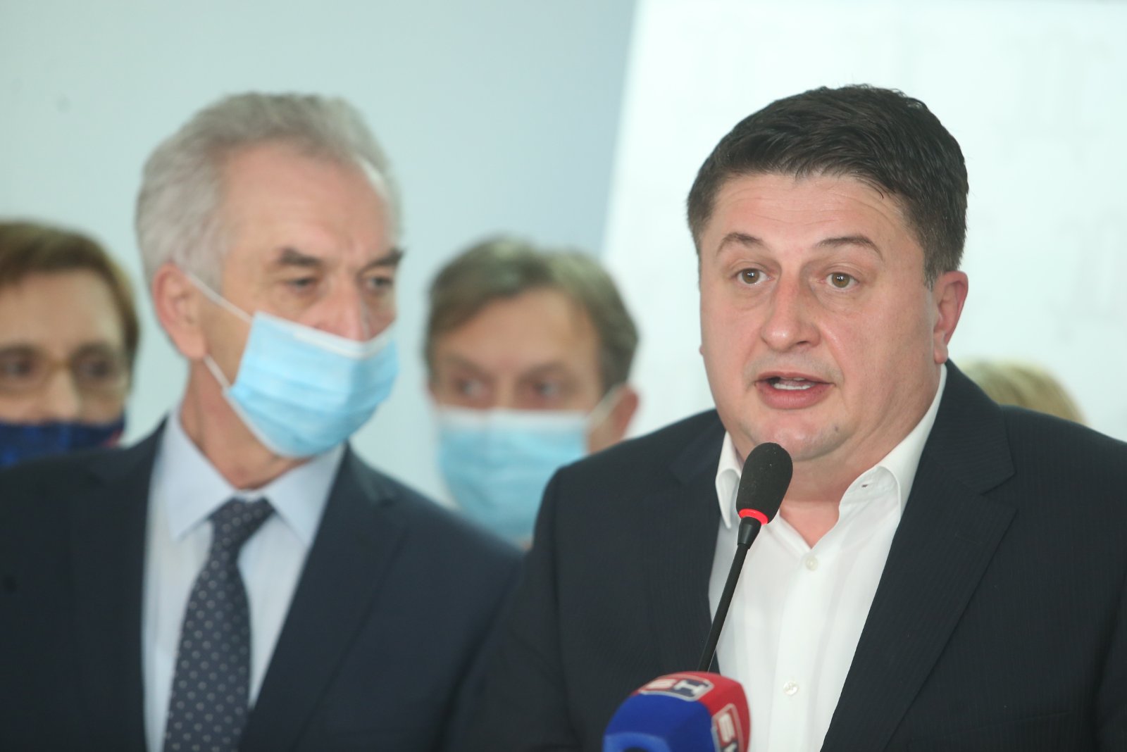 IZ VLASTI U OPOZICIJU Kako je Milan Radović od uglednog bankara postao ...