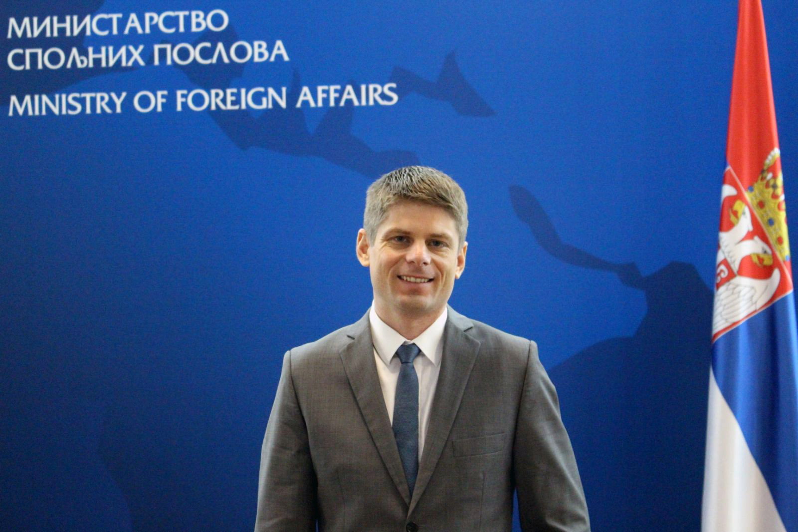 ČESTITAO PRAZNIK Gujon: Tamo gdje su velike tenzije, zastava za Srbe ...