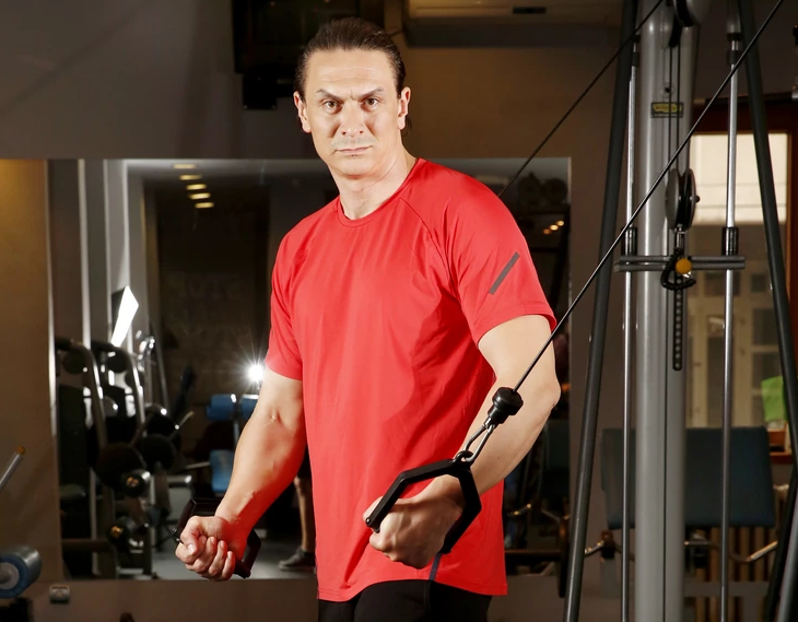 BANE TOMAŠEVIĆ SLAVI 15 GODINA BRAKA Žena mu je manekenka koja mami ...