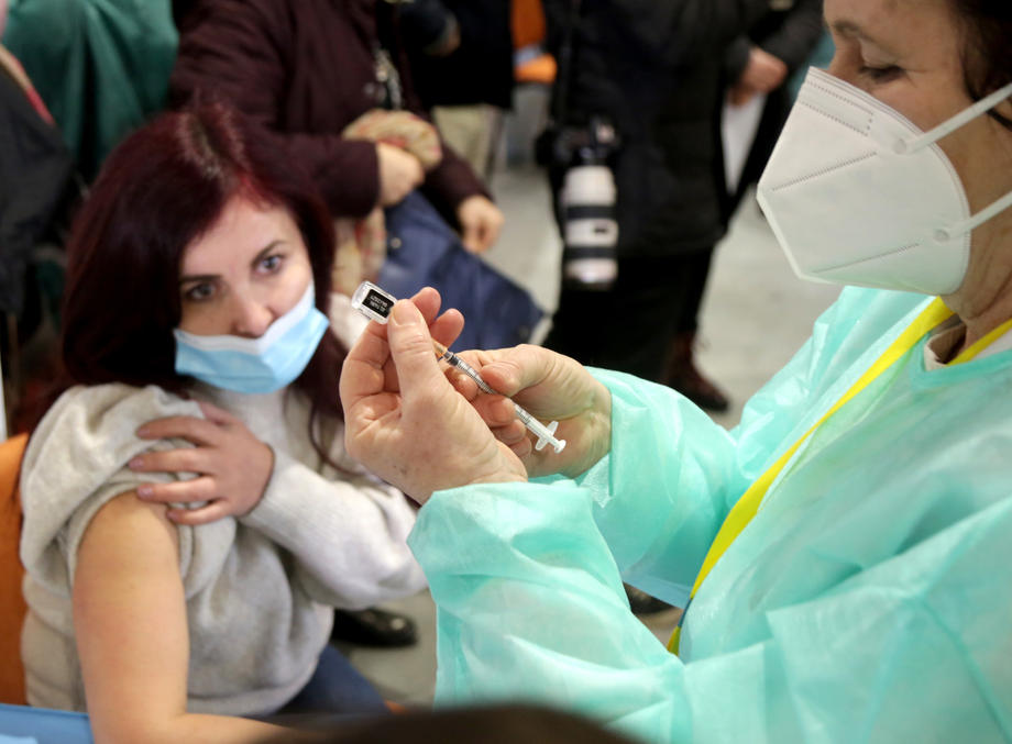 NABAVILI 192.000 KINESKIH VAKCINA Počelo masovno vakcinisanje ...