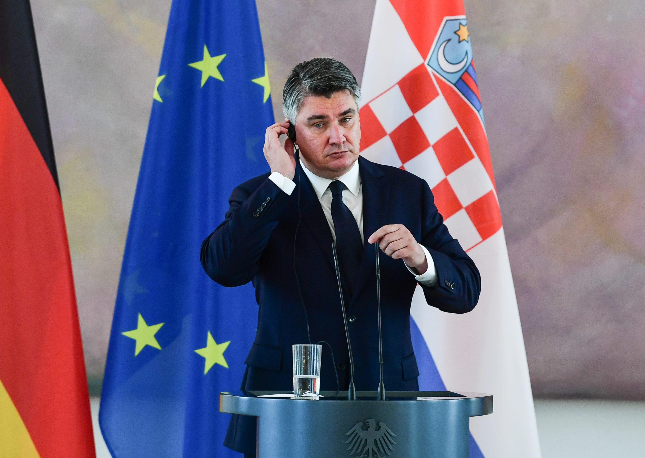 Milanović nastavio da vrijeđa Pupovca "Plačibabo, ubio bih se da sam na ...