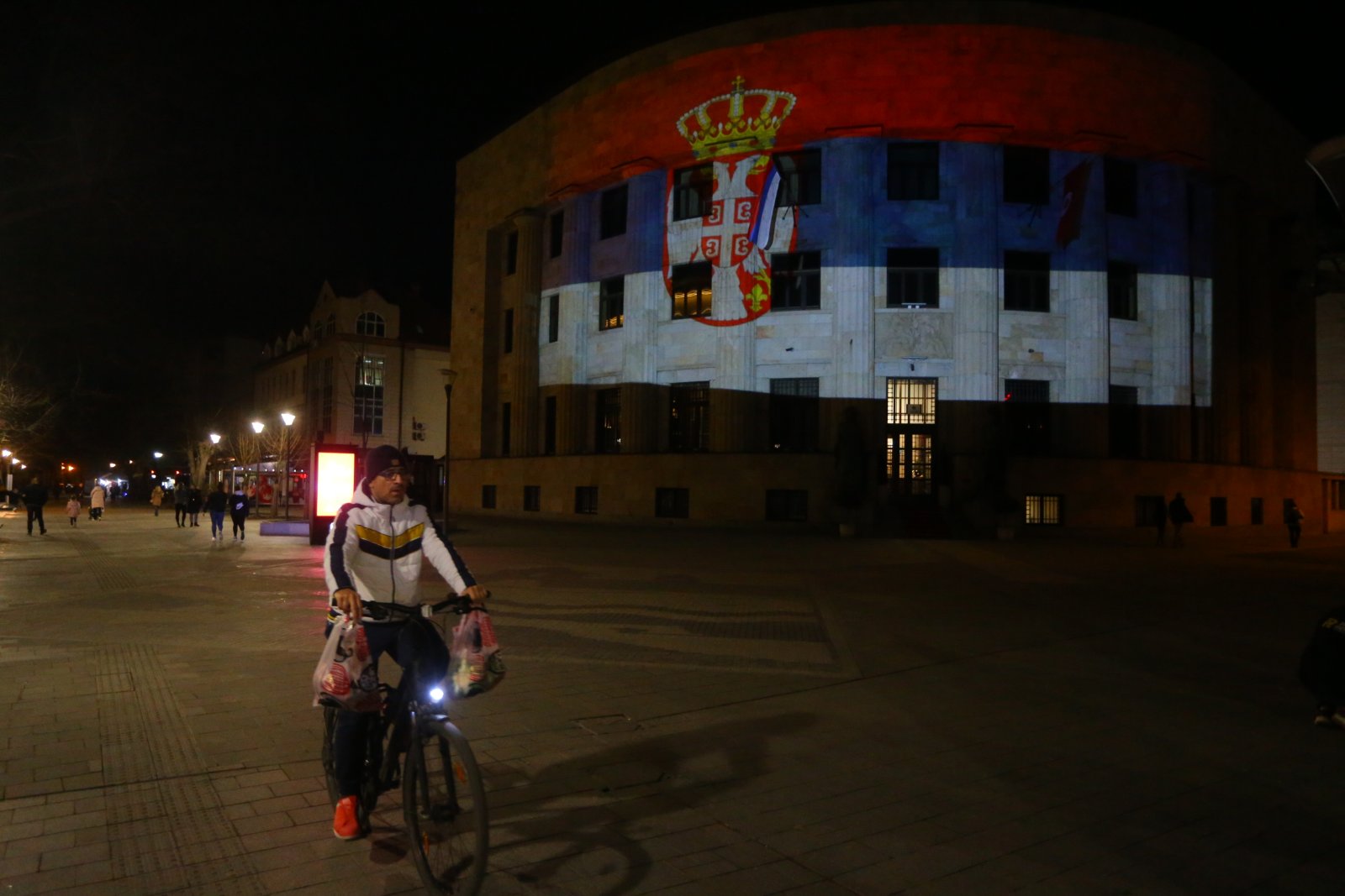 U ČAST DANA DRŽAVNOSTI Palata Republike večeras zasjala u bojama ...