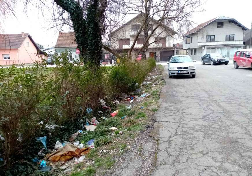 Nekultura u centru grada: Sa balkona bacaju kondome i higijenske uloške ...