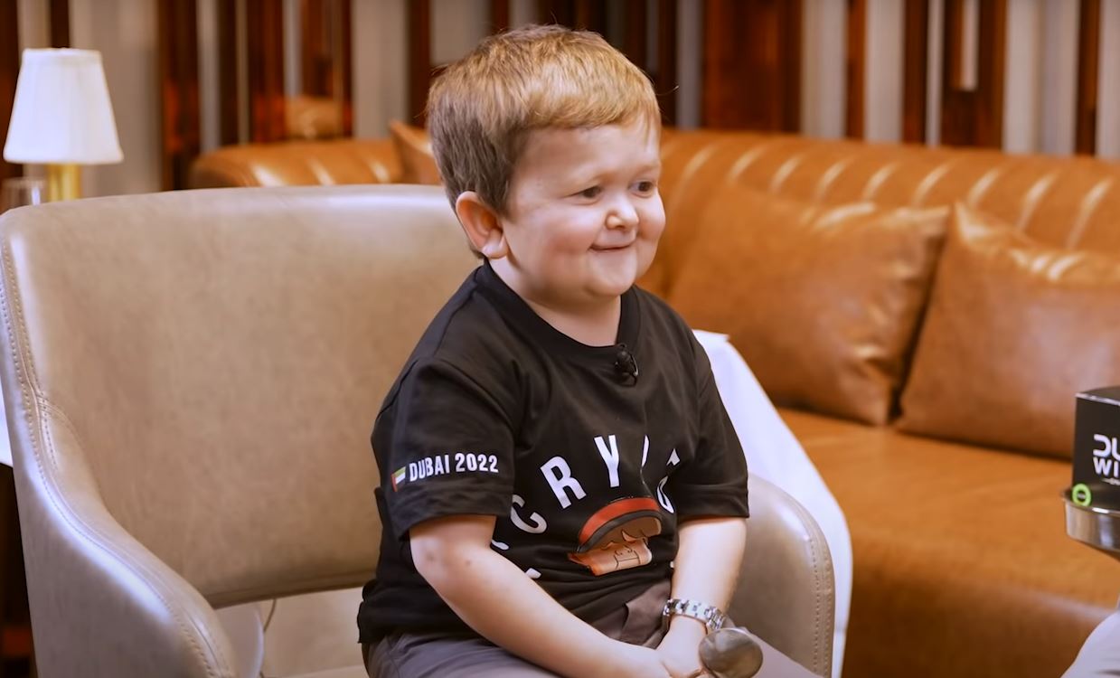 Hazbula pa poslao mu poklone dječaku kojeg su ismijavali