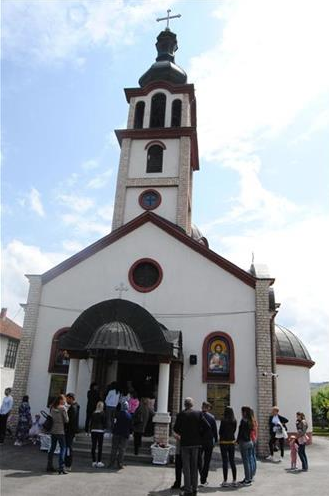 Episkop Fotije služio Svetu arhijerejsku liturgiju: Hram dobio mošti ...