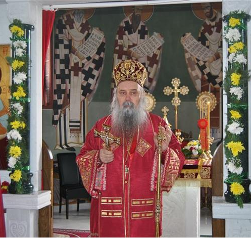 Episkop Fotije služio Svetu arhijerejsku liturgiju: Hram dobio mošti ...