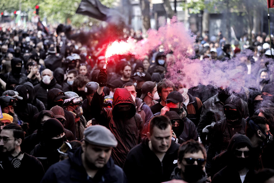 ANARHISTI PLJAČKALI, POLICIJA HAPSILA Prvomajski protesti razaraju ...