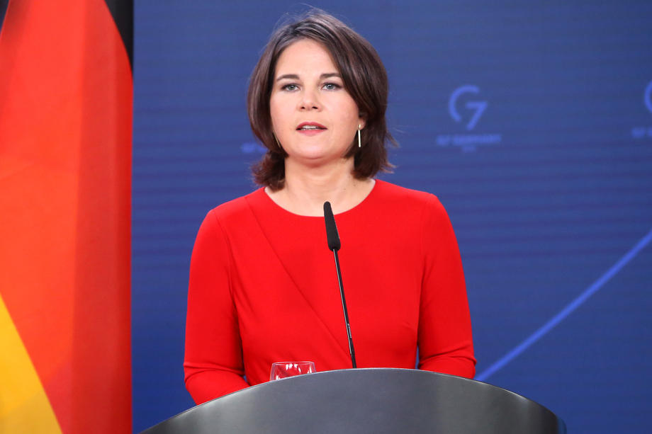 Berbokova poslala snažnu poruku “Nećemo dozvoliti da ruski rat dovede ... Berbokova poslala snažnu poruku “Nećemo dozvoliti da ruski rat dovede ...