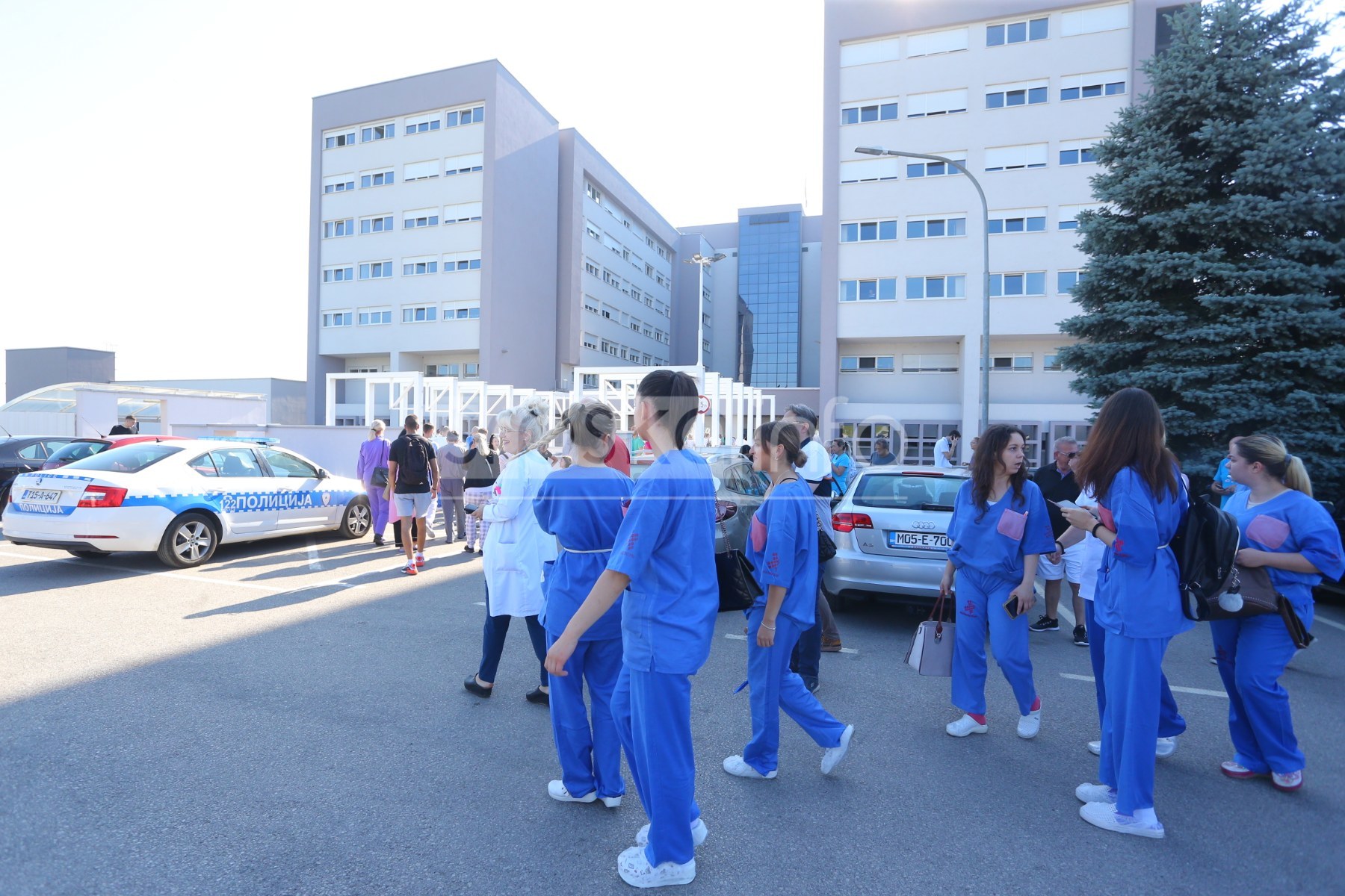 “IZNOSE KREVETE SA PACIJENTIMA” Nakon dojave o bombi u toku evakuacija ...