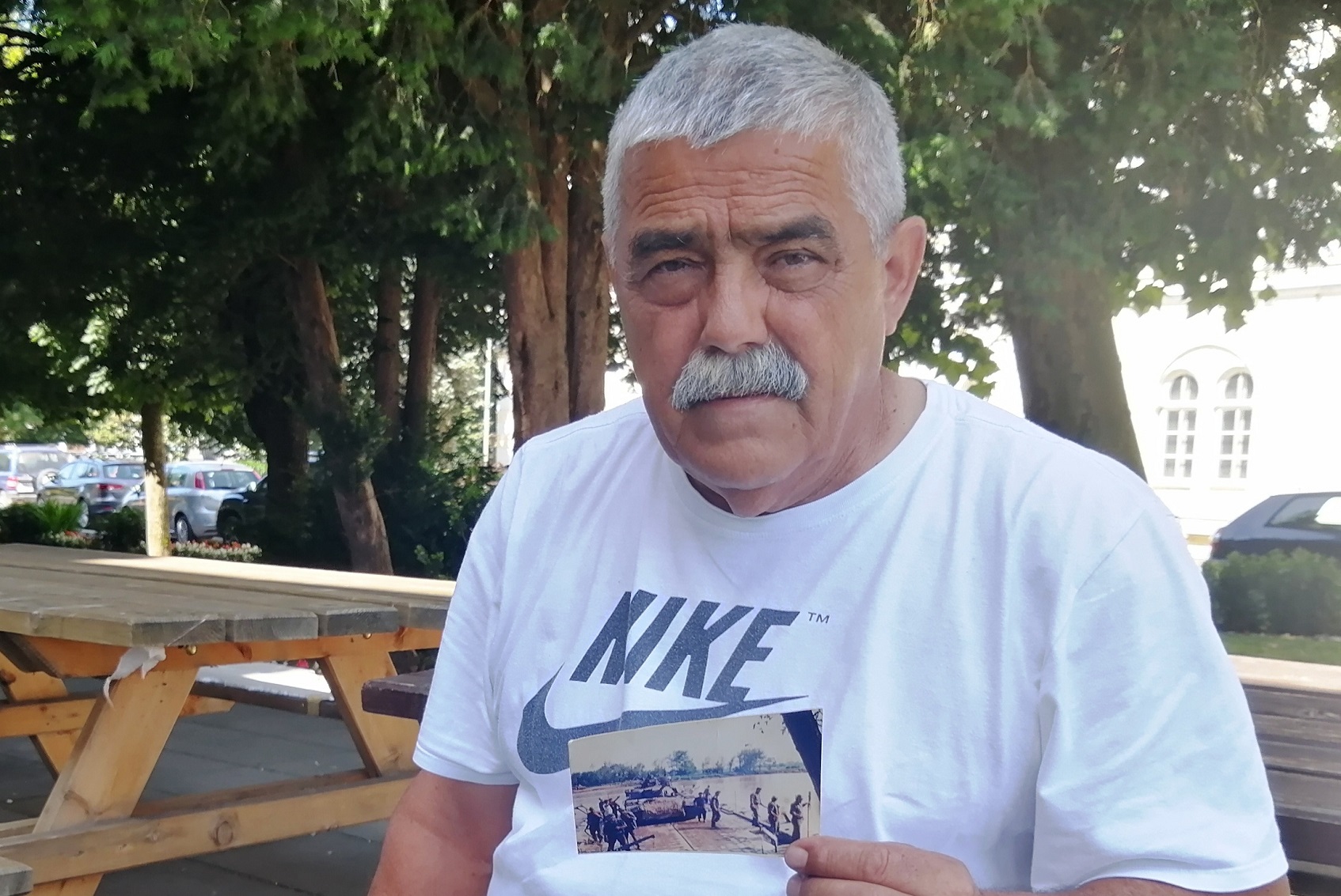Ratna fotografija u boračkom džepu: Predrag Milošević 3 decenije čuva ...