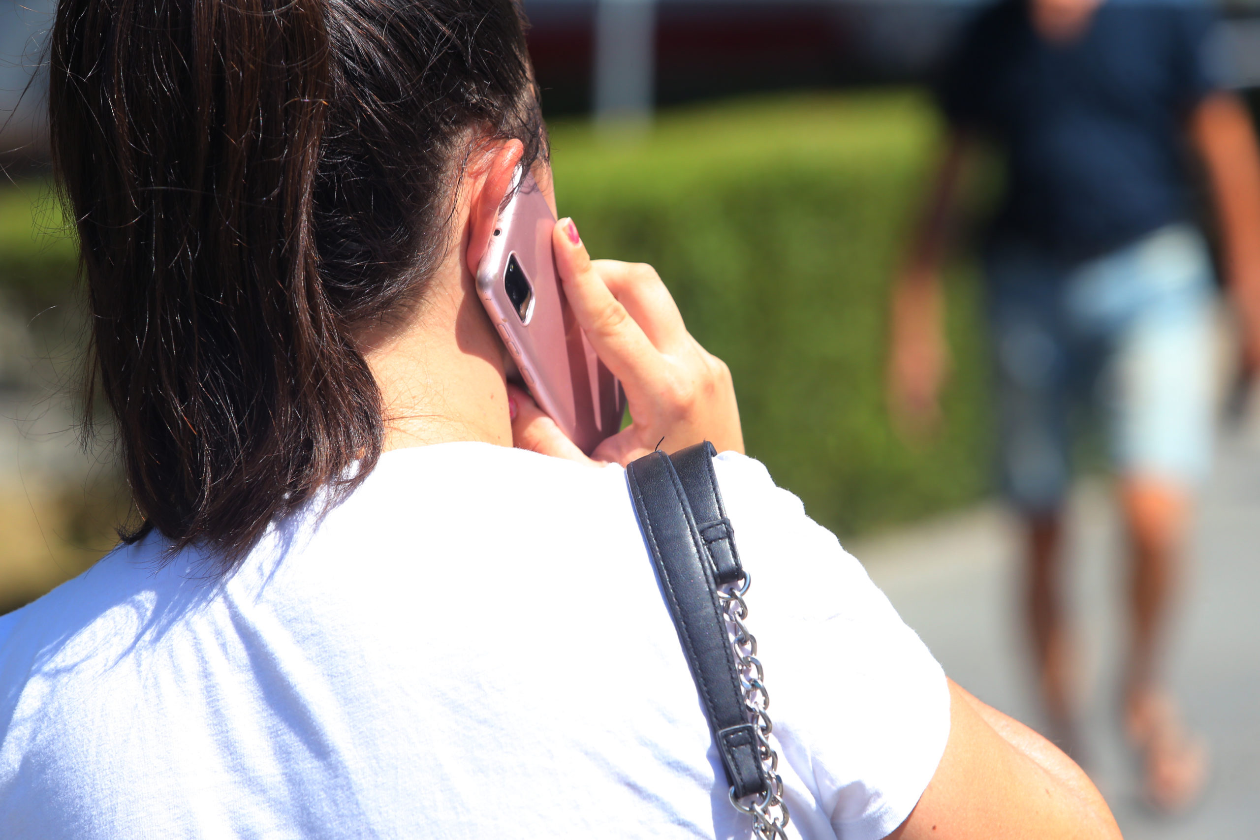 Telefoniraćemo u 3 dimenzije: Mobilni operateri najavili hologramske ...