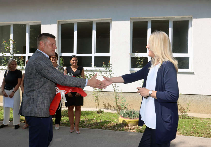 "Nastaviti s poboljšanjem uslova" Predsjednica Srpske posjetila ...