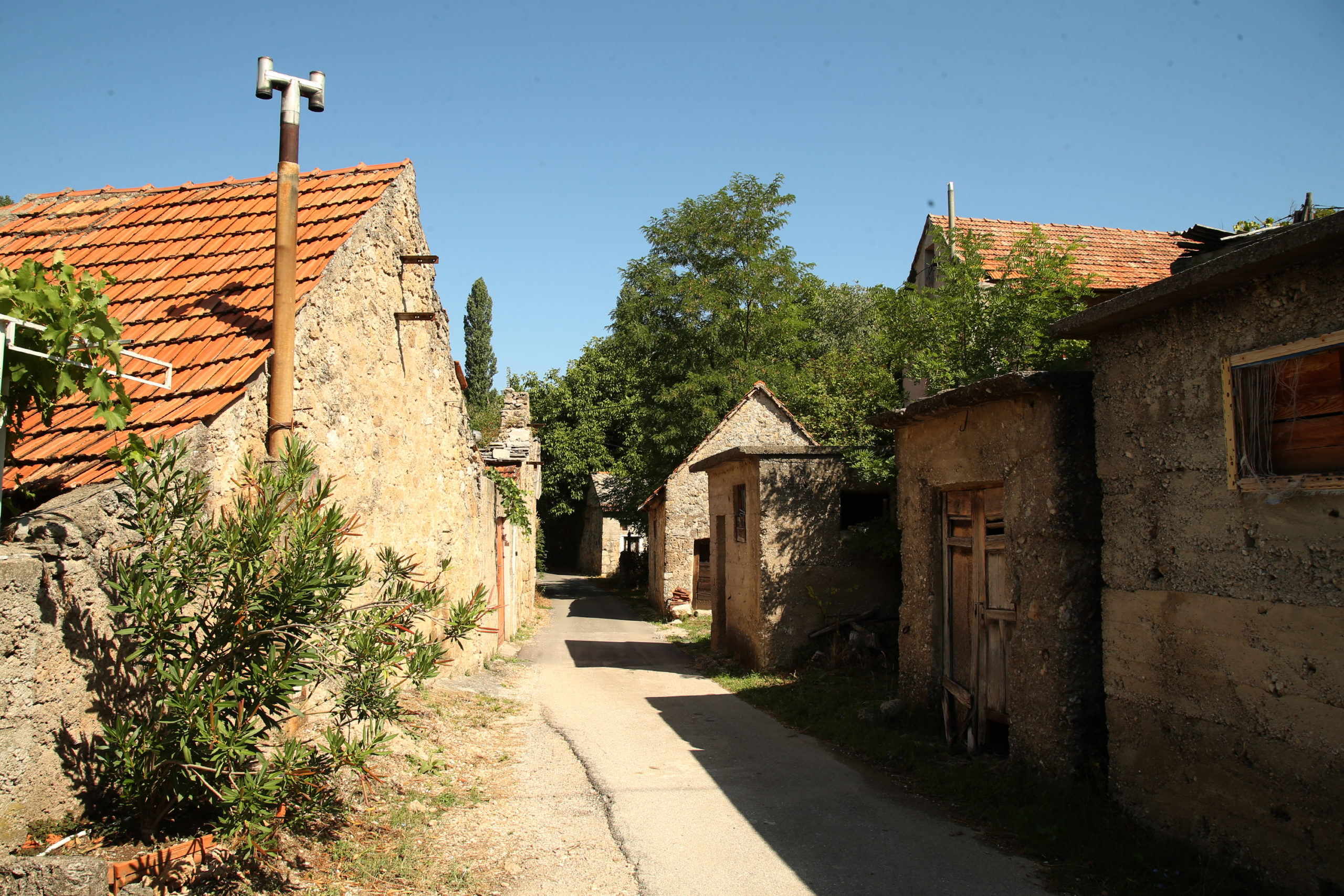 KNIN, SRPSKA PRIČA Srpskainfo u gradu kroz koji je protutnjala "Oluja ...
