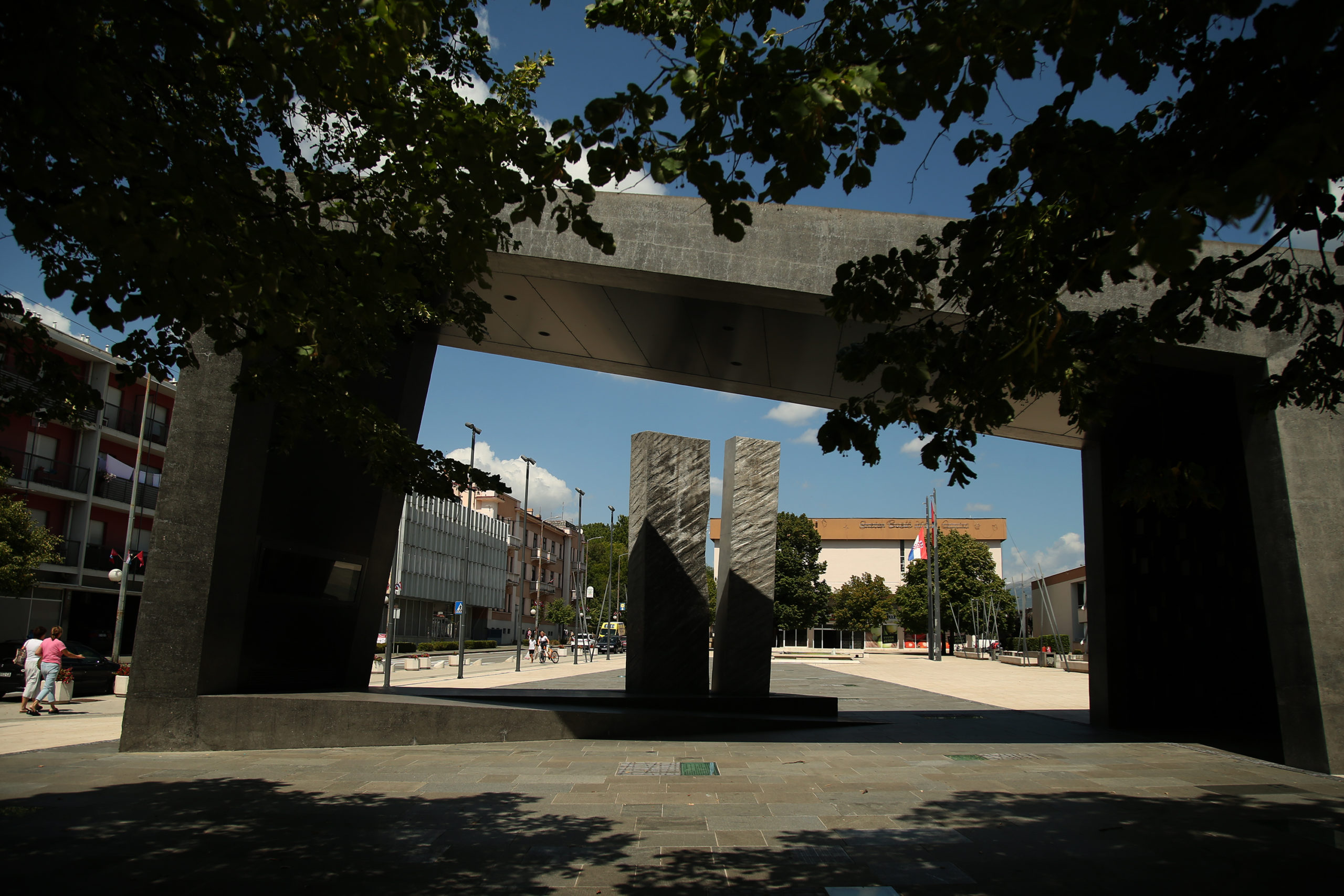 KNIN, SRPSKA PRIČA Srpskainfo u gradu kroz koji je protutnjala "Oluja ...