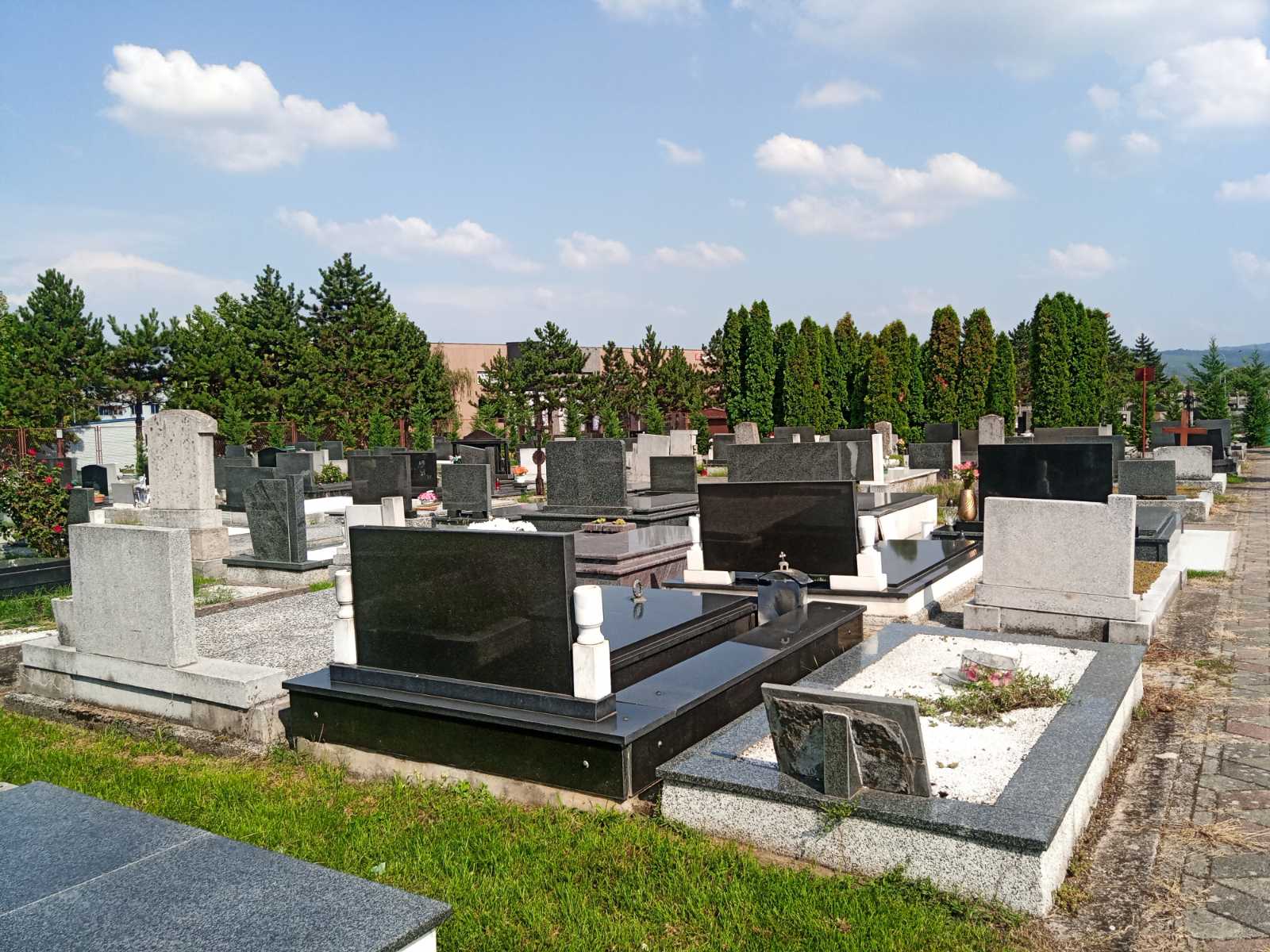 Ovo je najvulgarniji epitaf na nadgrobnom spomeniku u Srbiji