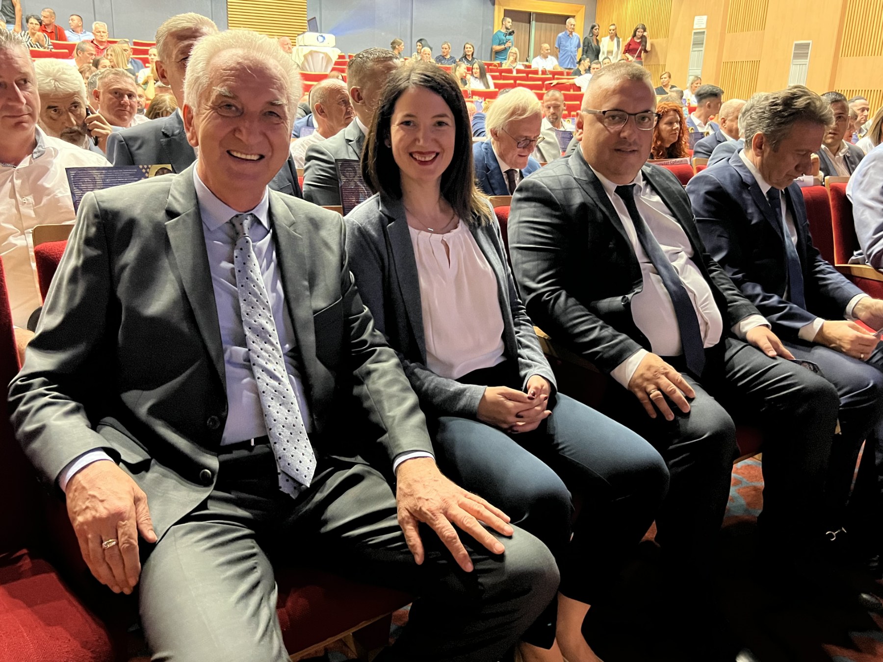 "Sve više liči na velegrad" Šarović i Trivićeva na proslavi krsne slave ...