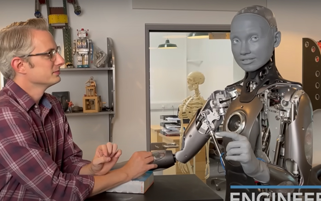 "Ovdje smo da pomognemo ljudima, ne da ih zamijenimo" Robot Ameka ...