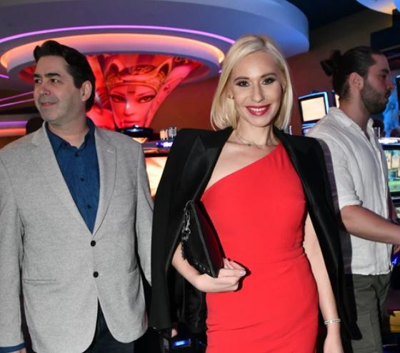 Novopečeni par ćuti: Sve glasnije priče da je voditeljka "Slagalice ...