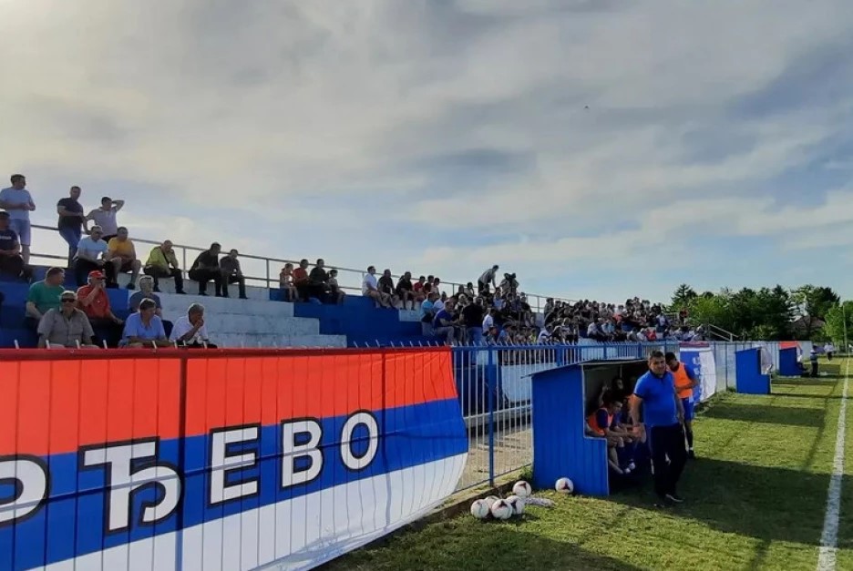 Drama na niželigaškoj utakmici: Sudija pokazao karton treneru - on ...