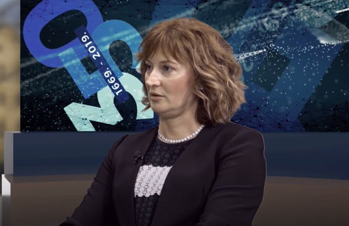 Platila 1.600 evra da joj naslikaju portret i onda ga okačila na fakultet