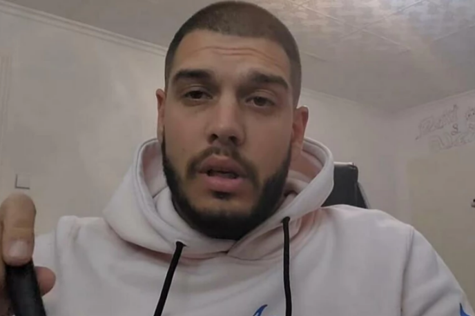 Dejan Dragojević obrijao bradu