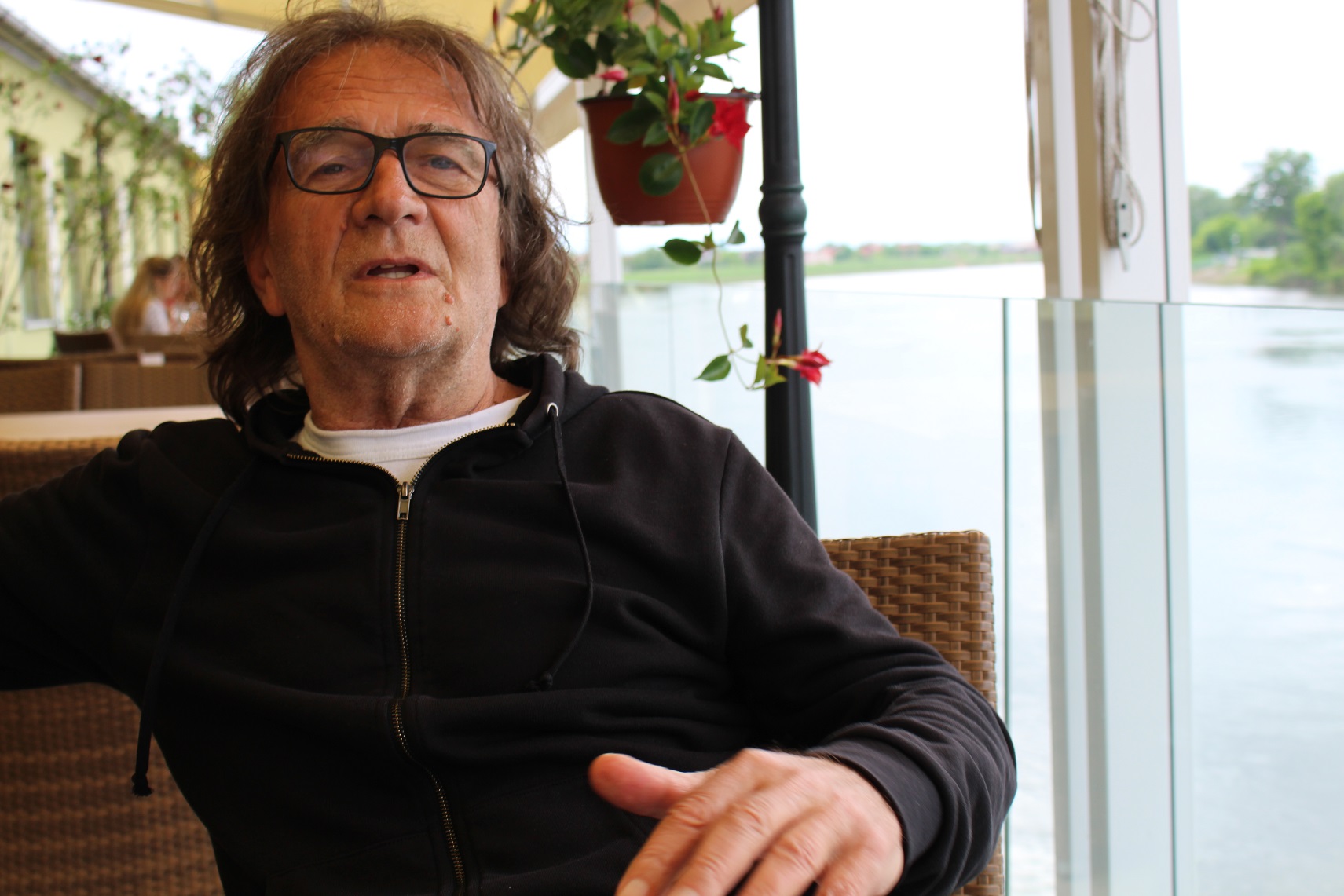 Filmskom i poetskom simbolikom širi glas o srpskom stradanju