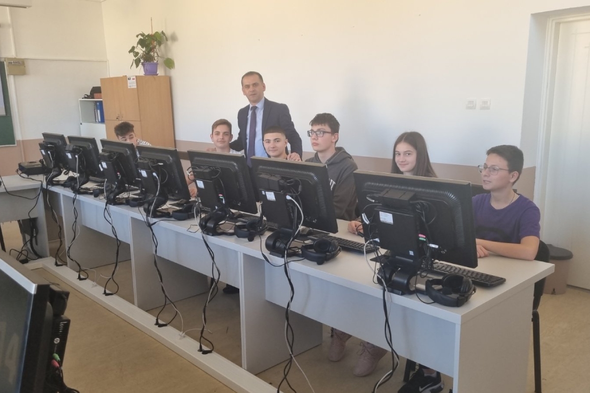 Osnovna škola "Šamac" dobila savremeni kabinet informatike