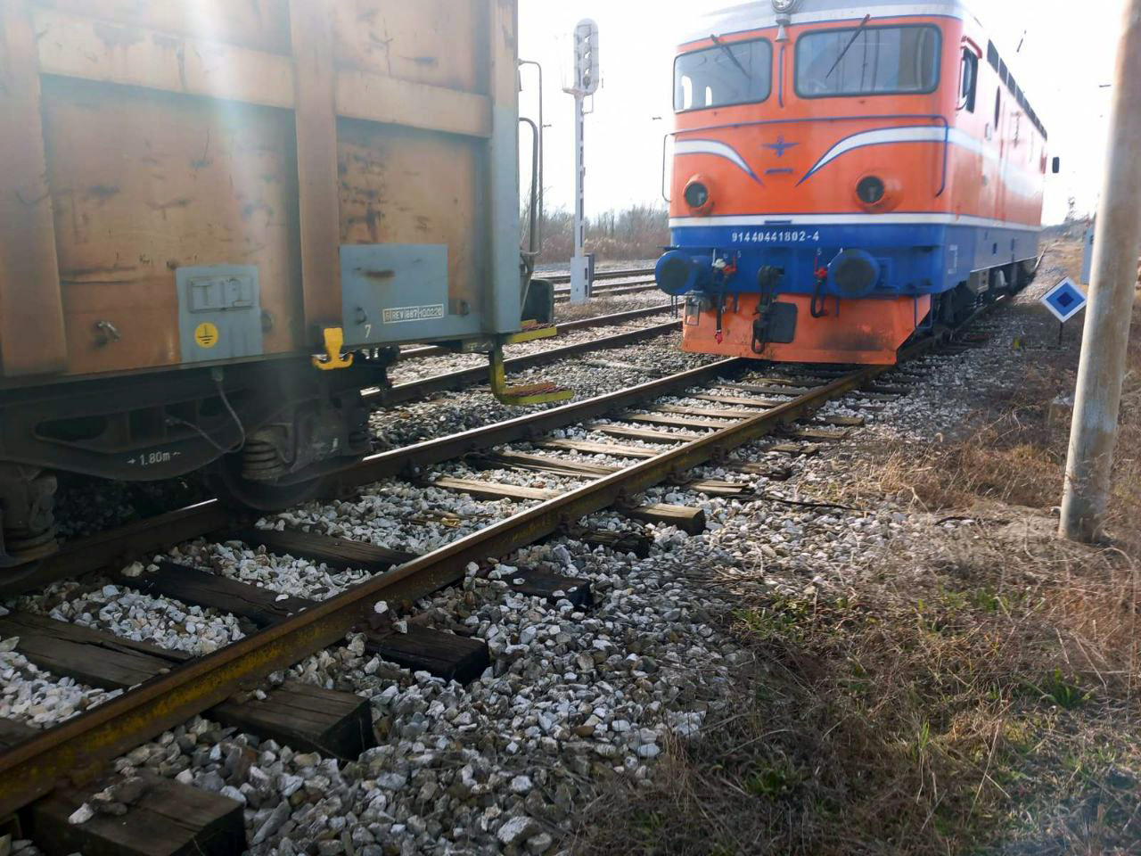 Iskliznuo vagon teretnog voza u Šamcu (FOTO)