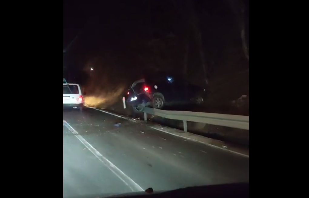 Teška saobraćajna nesreća, jedna osoba povrijeđena (VIDEO)