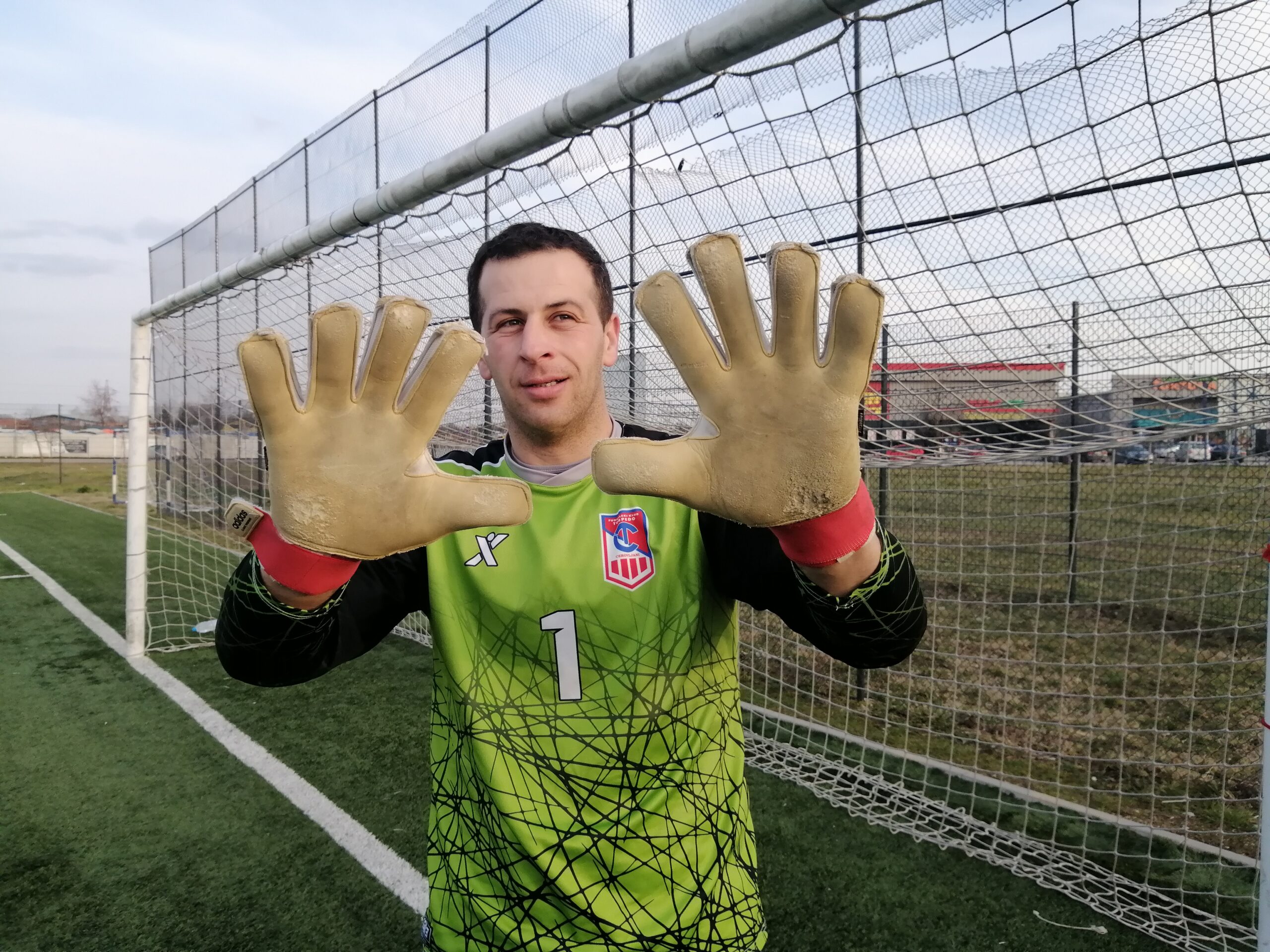 Dobričina sa najvećim stopalima i šakama: Miloš Stojaković iz Gradiške ...