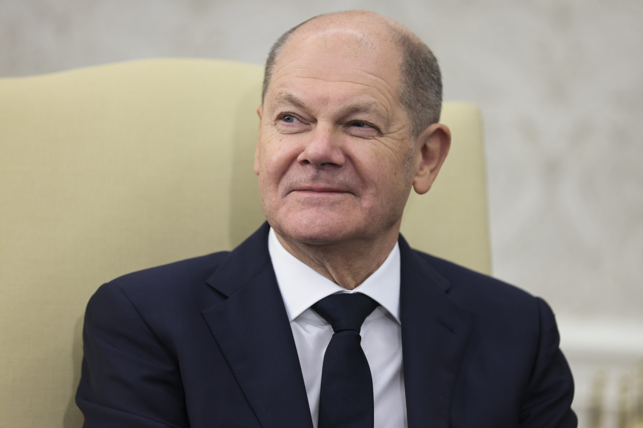 Provalnik upao u zgradu gdje živi Olaf Šolc